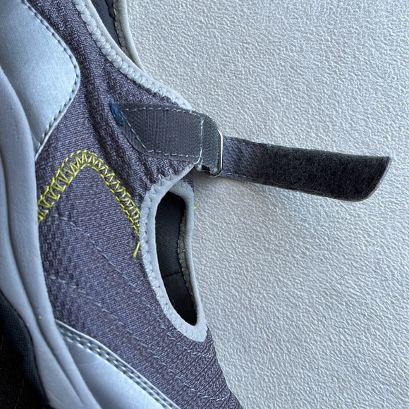 Vionic | Shoes | Vionic Gray Sporty Shoes With Velcro Strap Size 9 ...